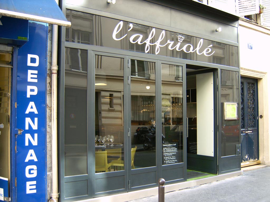 Vitrine de restaurant à Paris 7ème arondissement